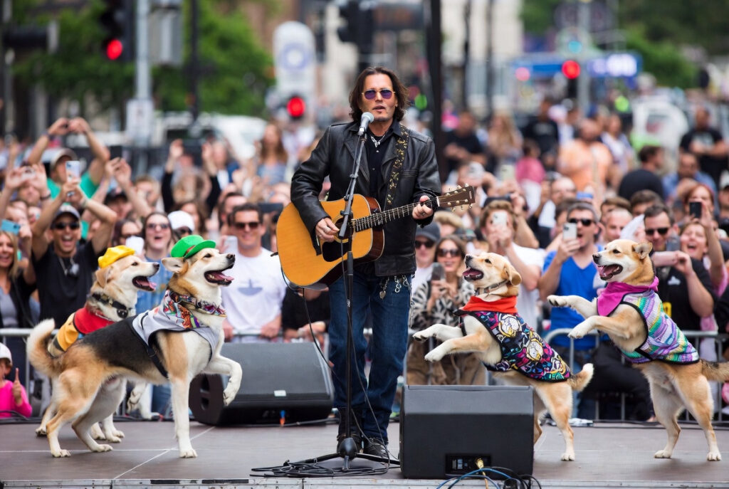 Johnny Depp Stuns Crowds with Epic Street Performance – Brings His ...