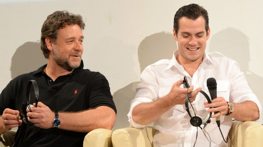 How Russell Crowe's Quiet Mentorship in 2000 Sparked Henry Cavill's ...